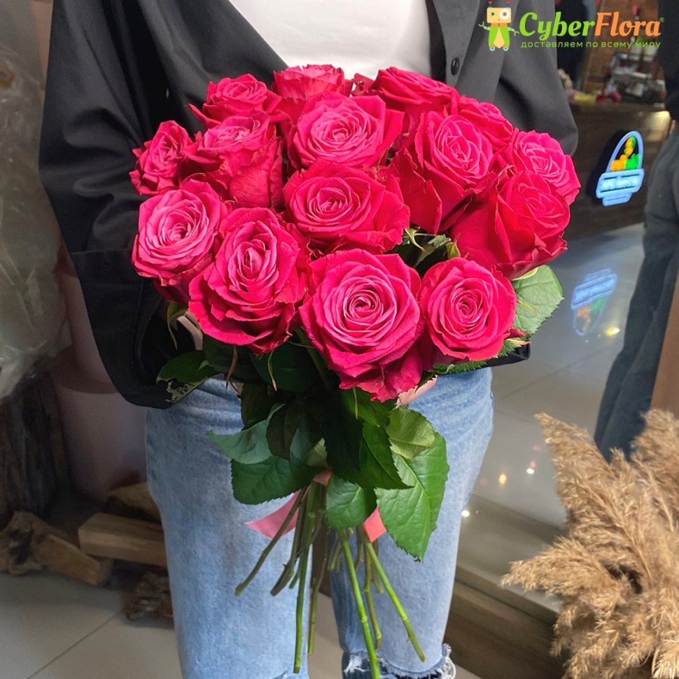 Букет "Охапка малиновых роз": заказать с доставкой в Москве в интернет-магазине Cyber Flora®