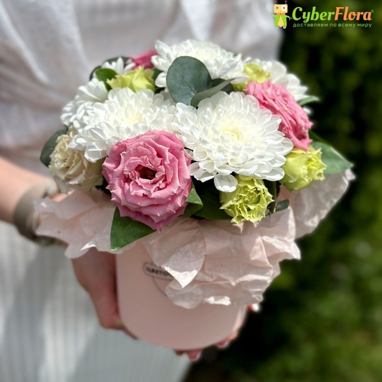 Букет «Вдохновение» — эустома и хризантемы в коробке |Cyber Flora