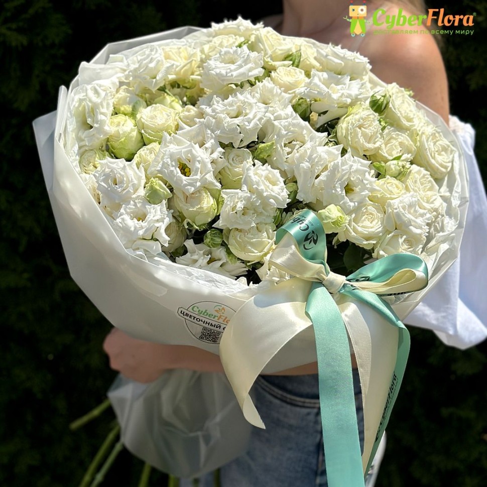 Букет «Без повода» — белые эустомы и кустовые розы | Cyber Flora